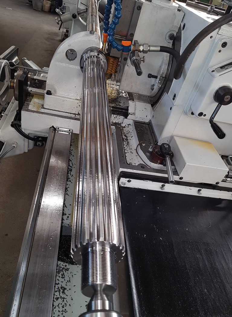 Keilwelle Verzahnung, Zahnwelle, Längen Schnitt in beschichtetem Hartmetall